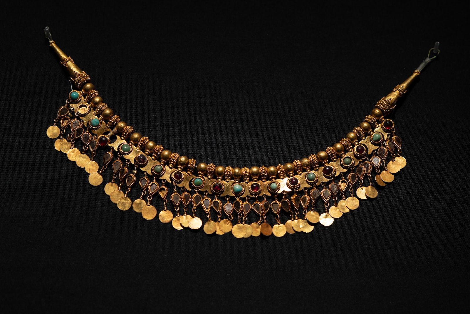 A Brief History of Necklaces and Pendants - TH March