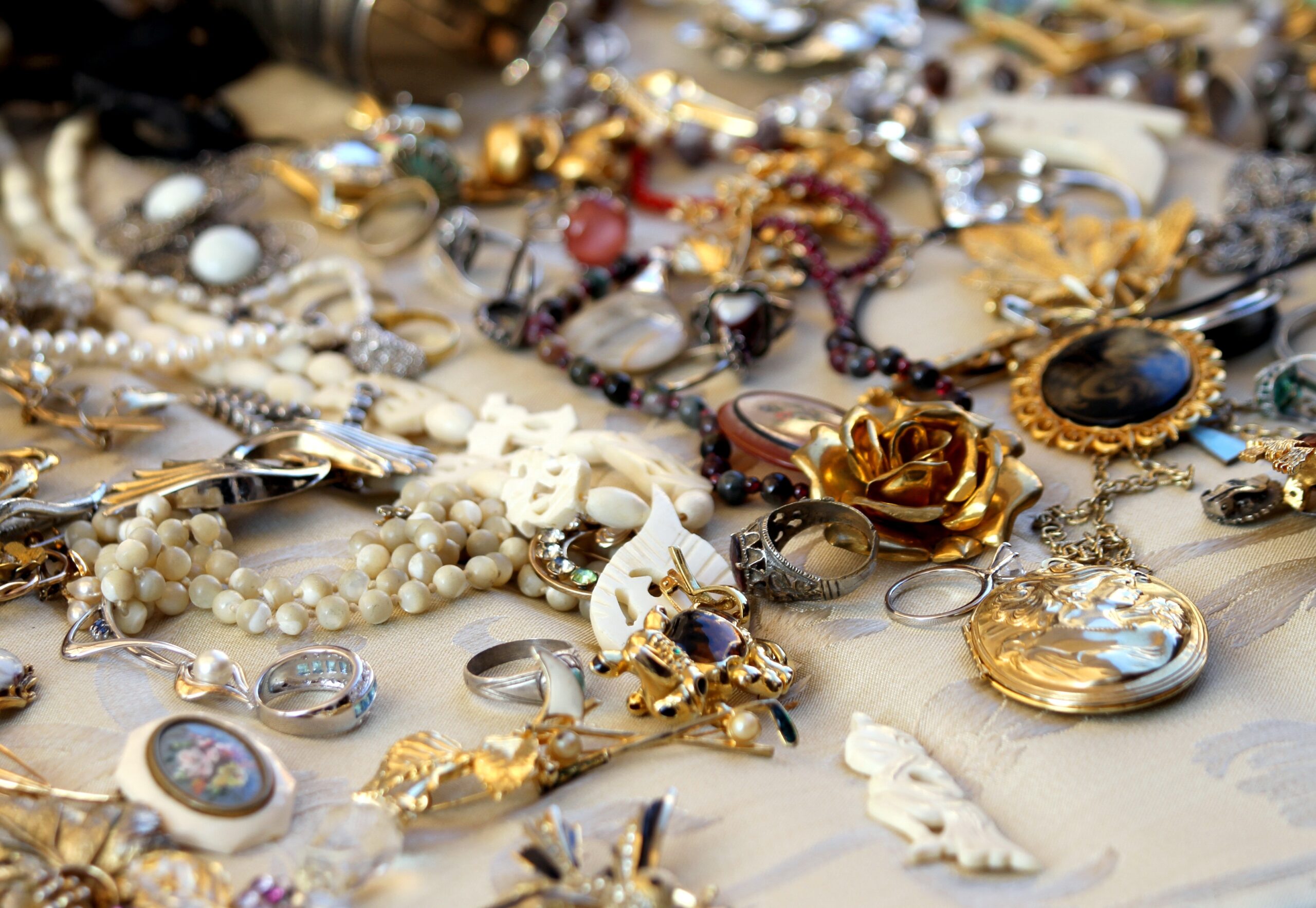 How to Clean Antique Jewellery - Expert Advice - TH March